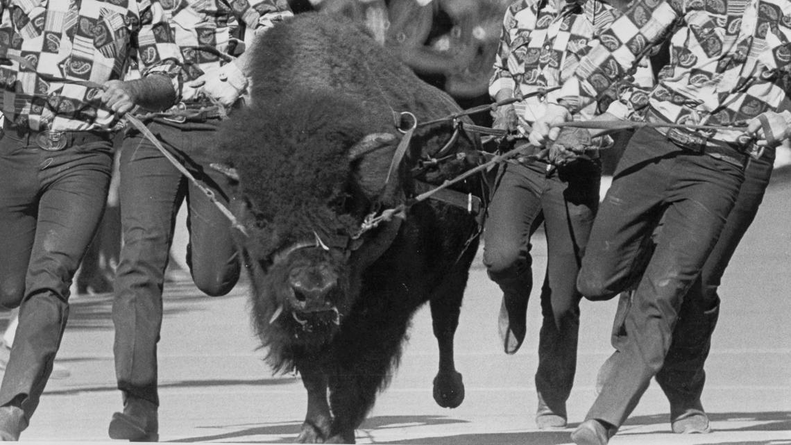 Deion 'Coach Prime' Sanders meets CU buffalo mascot Ralphie | 9news.com