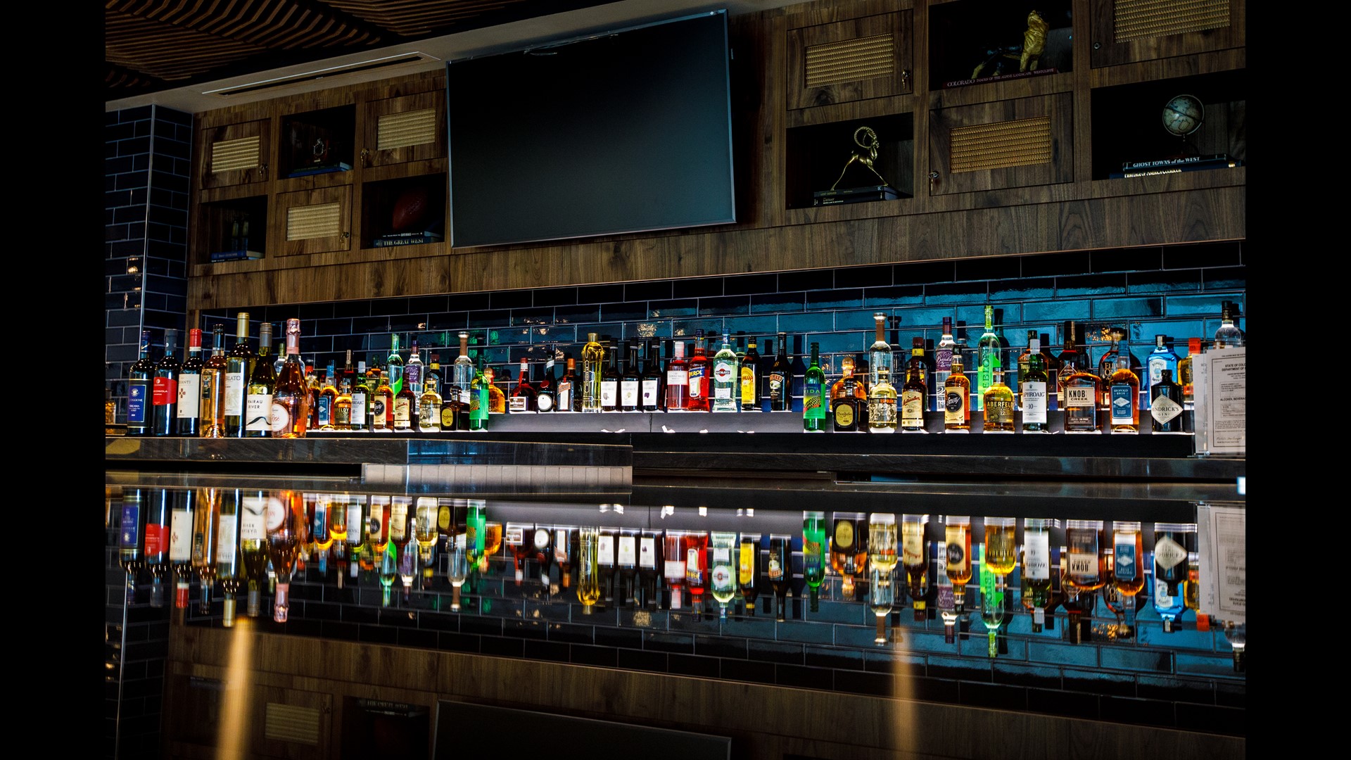 New American Express Centurion Lounge opens at DIA Concourse C | 9news.com