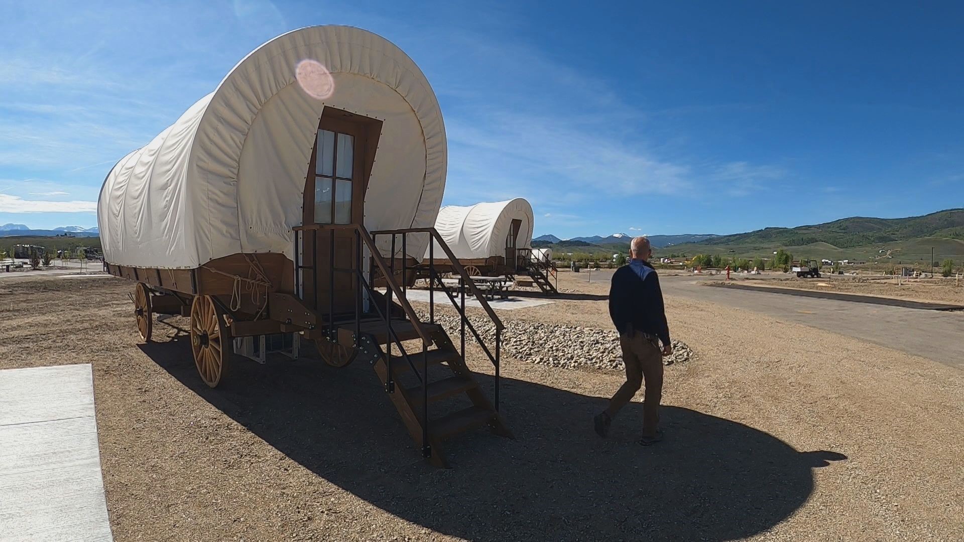 You can 'glamp' in coverered wagon in Colorado | 9news.com
