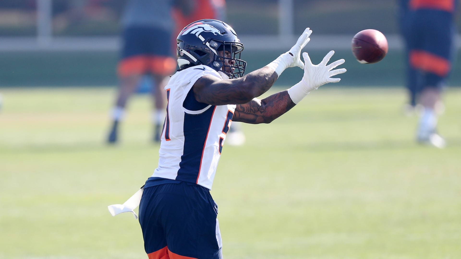 Todd Davis readies for 5th season as Broncos' starting linebacker ...
