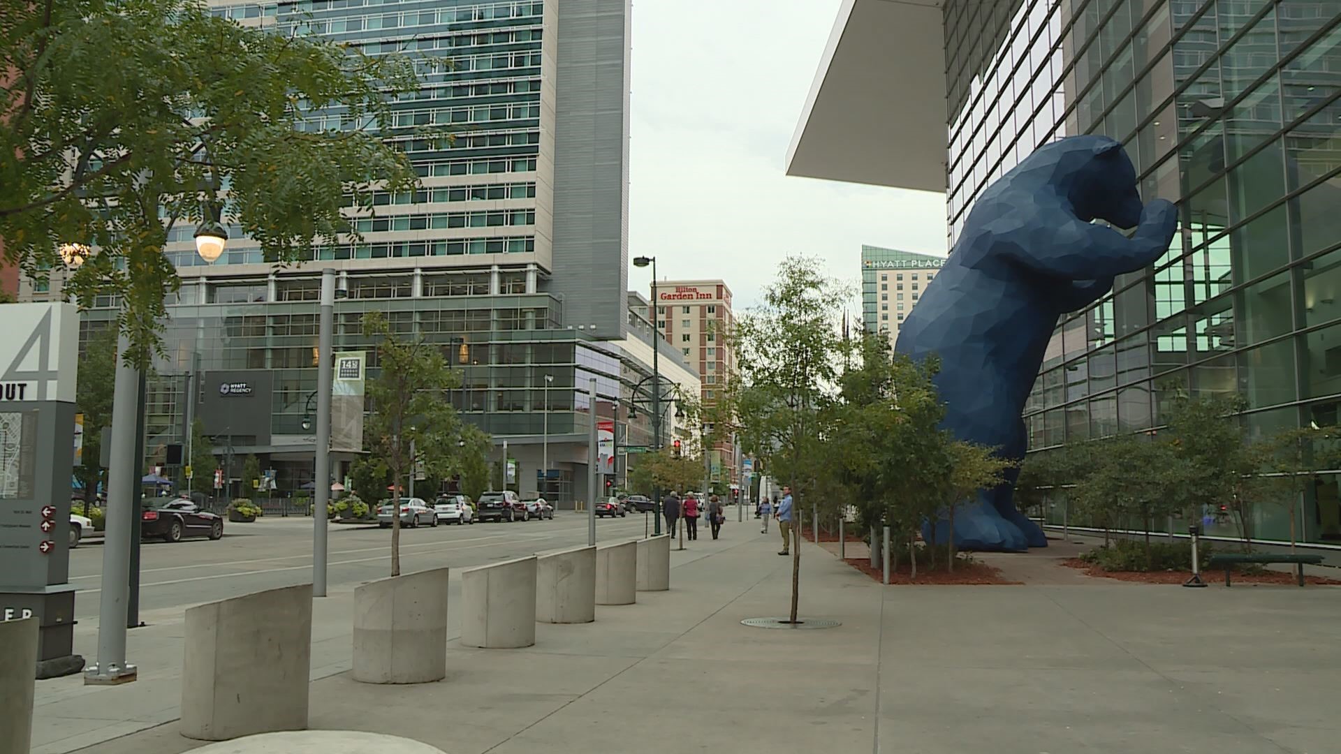 Artist behind Denver's ‘Big Blue Bear' sculpture dies suddenly | 9news.com