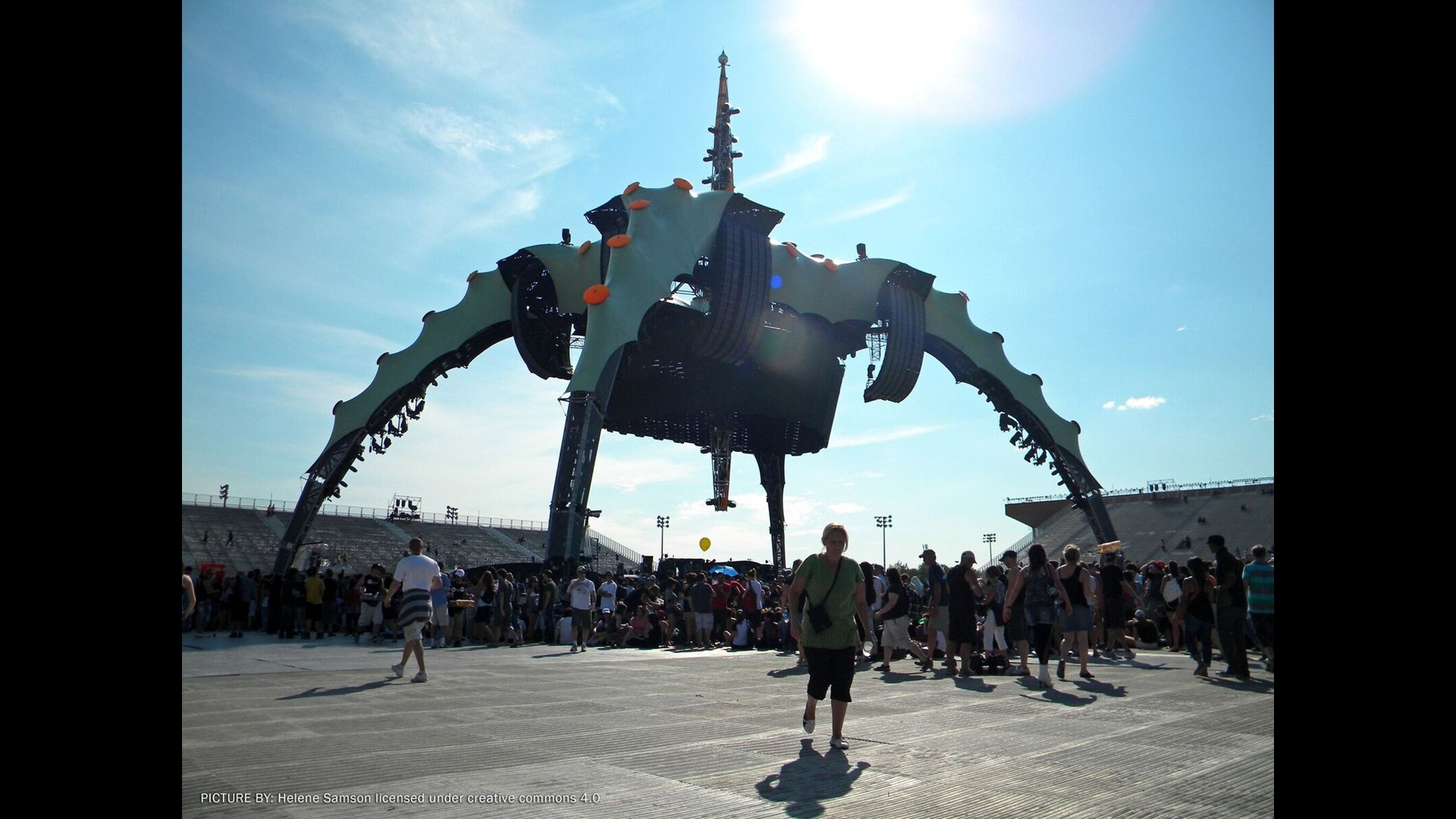 U2’s iconic 'claw' stage will become cultural landmark | 9news.com