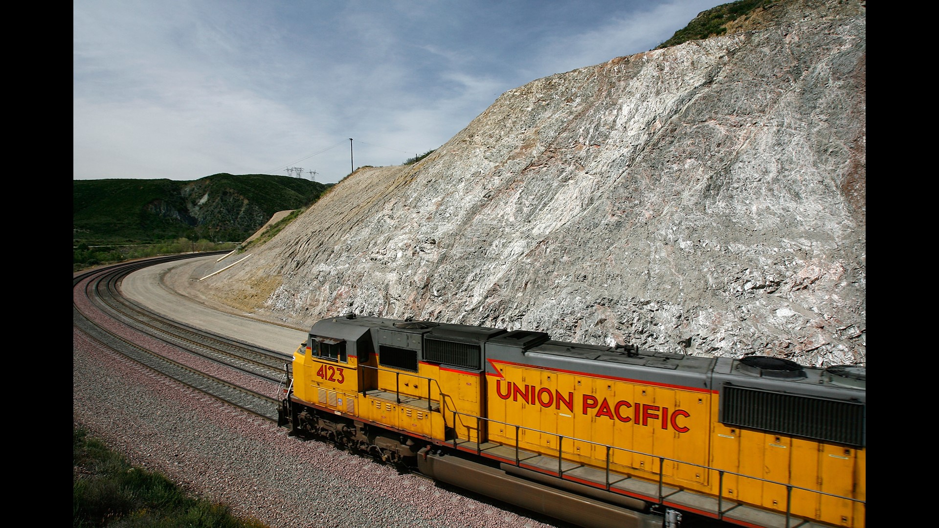 A look at the railroad job offering a $20,000 hiring incentive | 9news.com