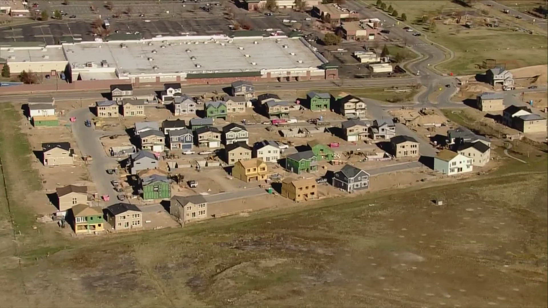 ‘Weapons’ tops box office for second weekend in row | 9news.com