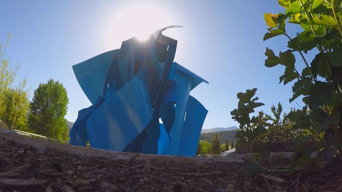 Big blue sculpture makes debut in Breckenridge | 9news.com