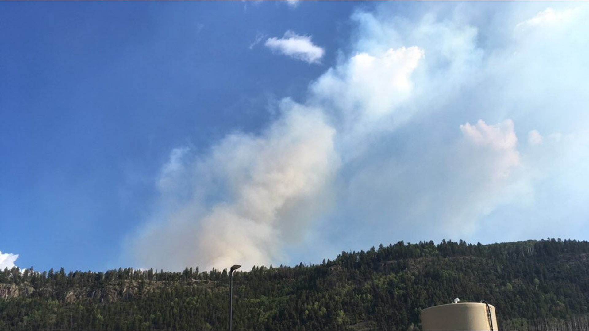 250-acre fire burning west of Gunnison near Blue Mesa Reservoir | 9news.com
