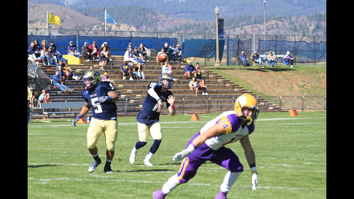 PHOTOS | Fort Lewis Skyhawks Football | 9news.com