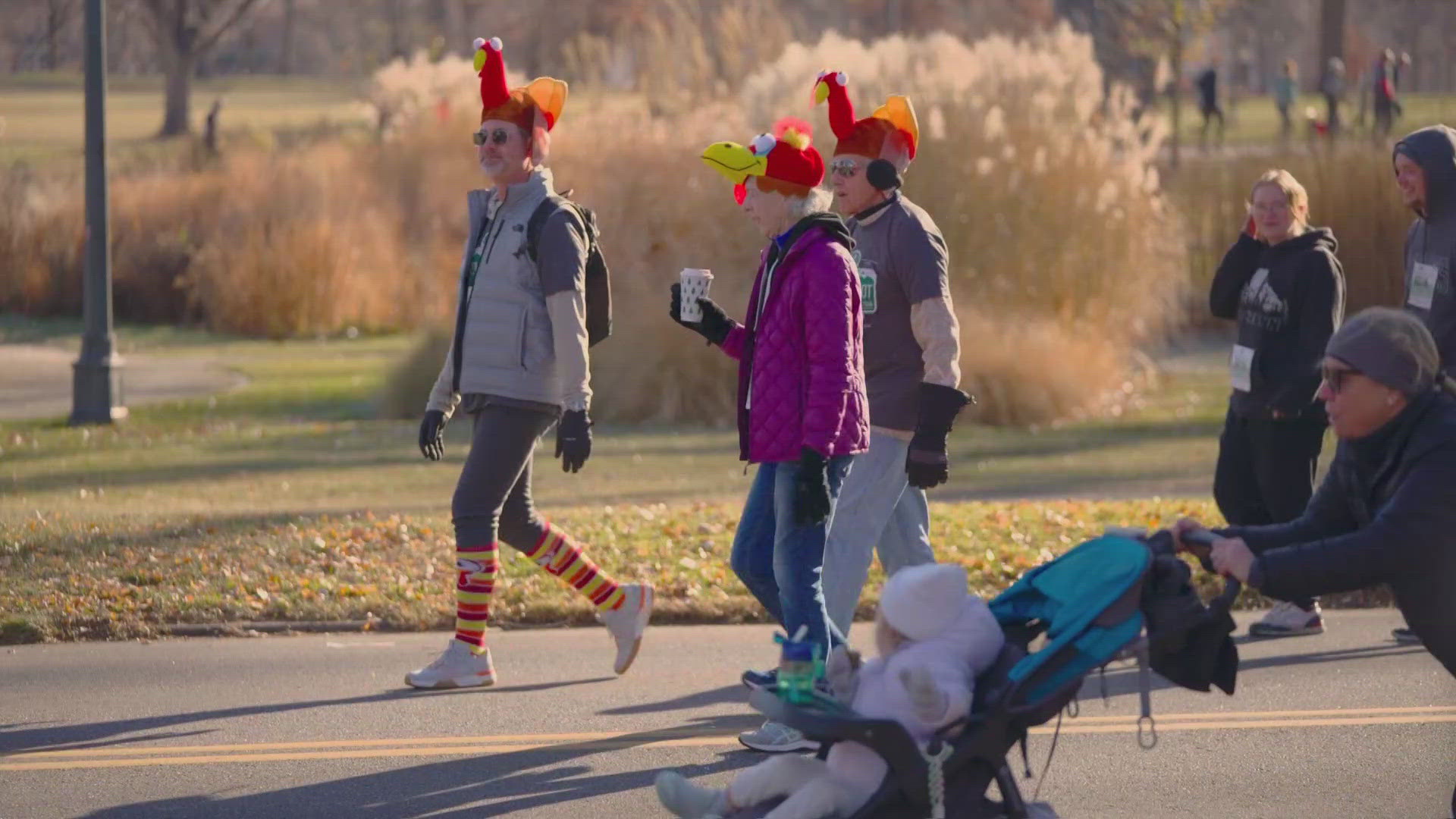 Record number of people at United Way Turkey Trot | 9news.com