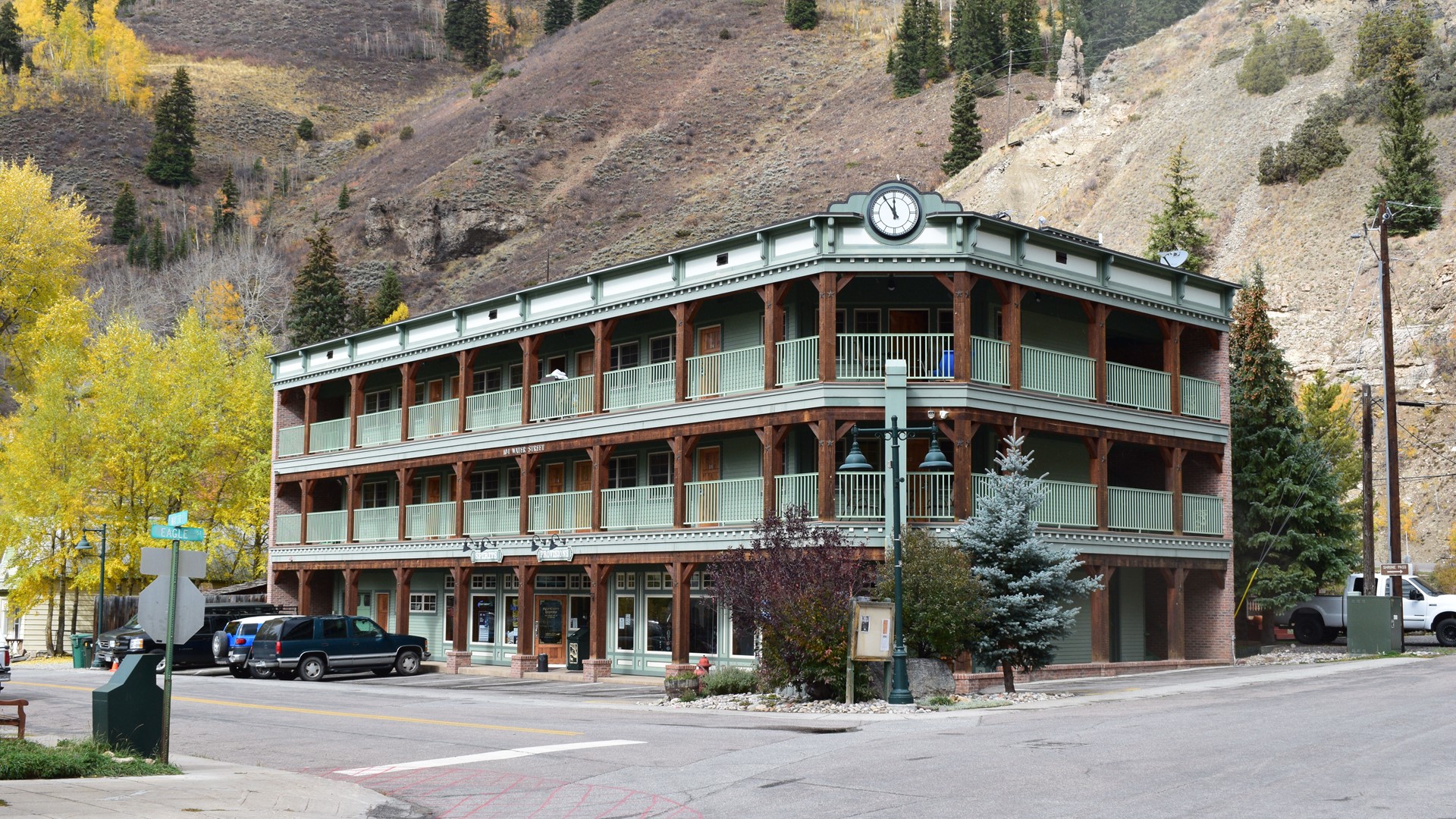 Take a photo tour of the tiny mountain town of Red Cliff | 9news.com