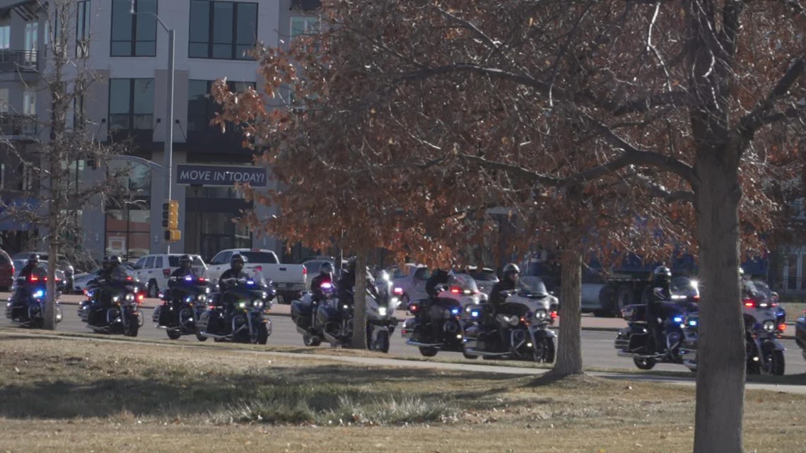 Cops Fighting Cancer bring gift cards to kids in annual event | 9news.com