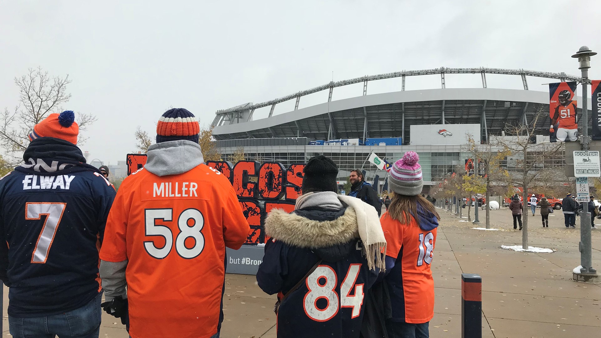Hearty Broncos fans tailgate despite snow, freezing temps | 9news.com
