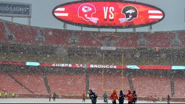 Mahomes throws through snowstorm, lifts Chiefs past Broncos, 23-3 ...