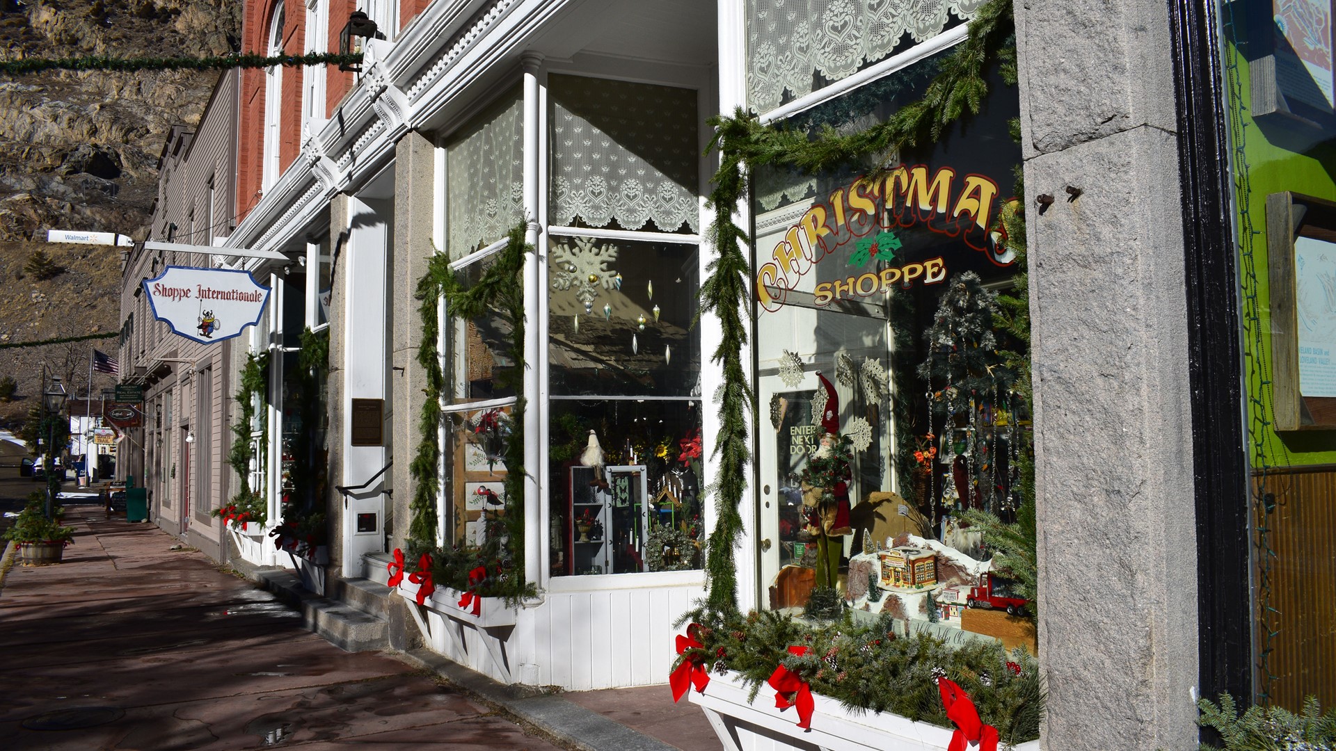 Take a photo tour of Georgetown during the holidays | 9news.com