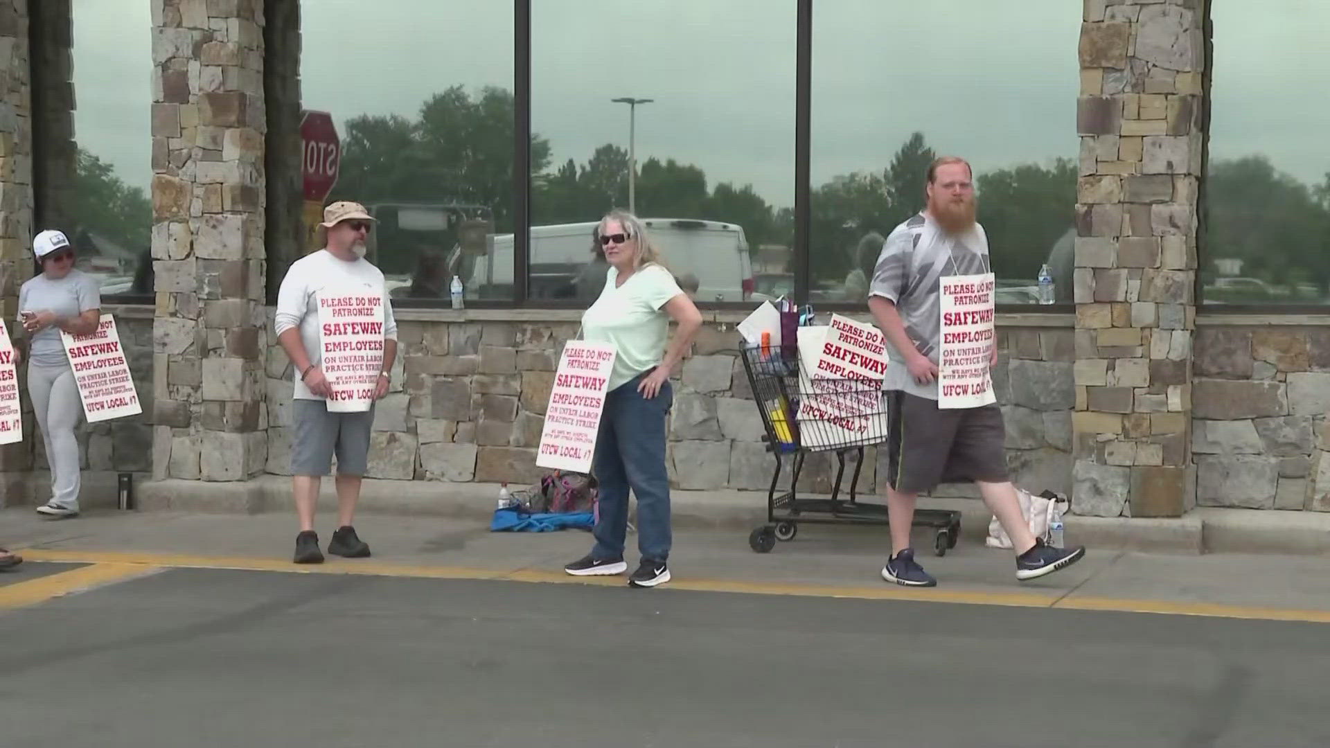 Colorado Safeway workers strike for better pay and benefits | 9news.com