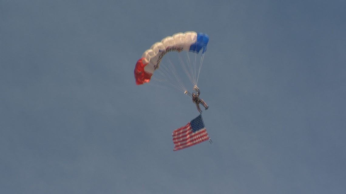 Team of veterans parachute into rodeo to honor military | 9news.com