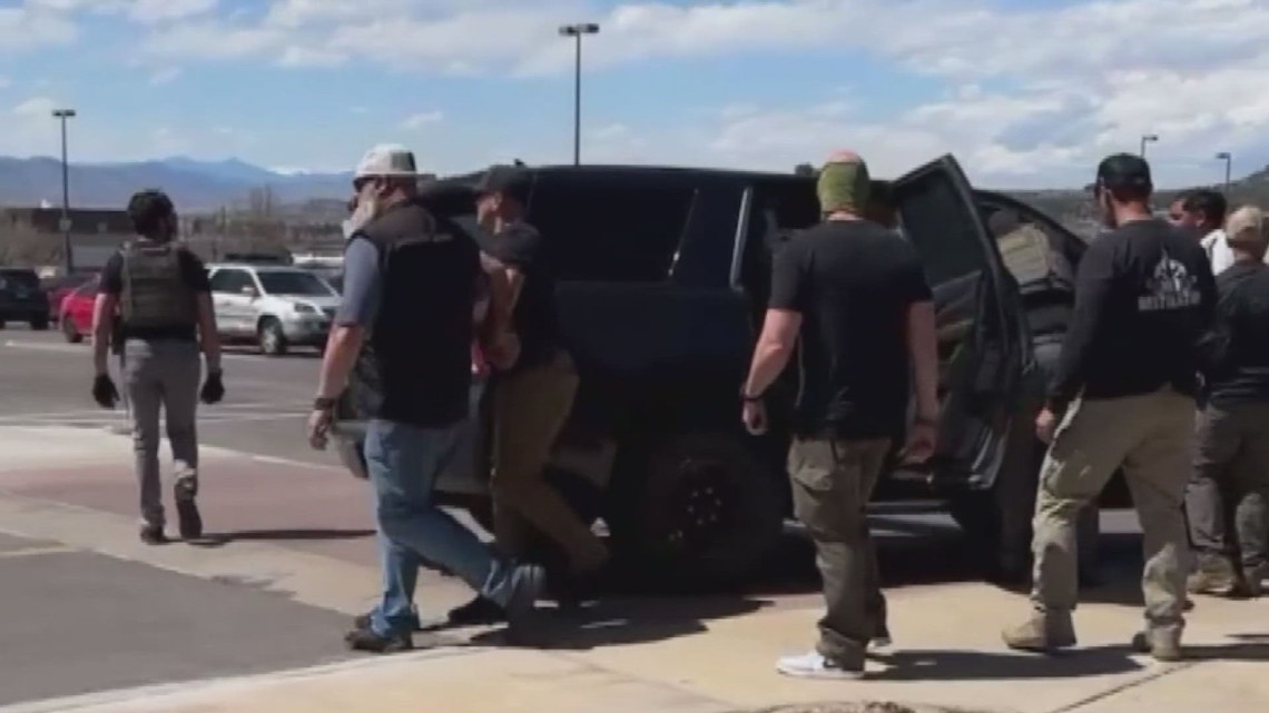 Video shows masked ICE agents detain 2 outside Douglas County ... Video shows masked ICE agents detain 2 outside Douglas County ...