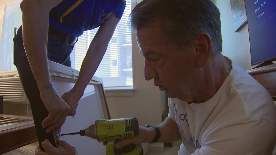 Denver man gets apartment after nearly 10 years living outside | 9news.com