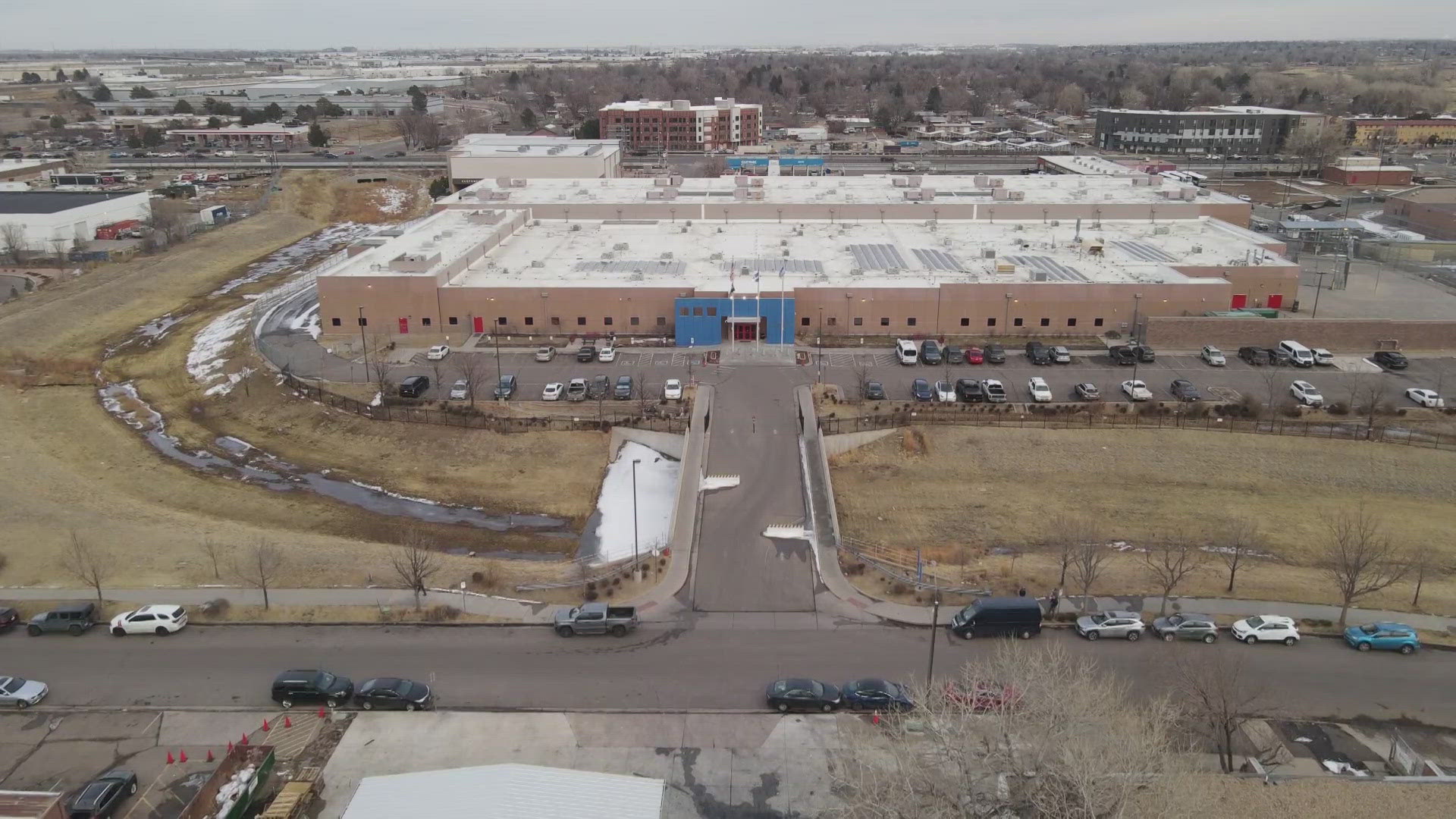 Two detainees escape ICE facility in Aurora, says ICE spokesperson | 9news.com