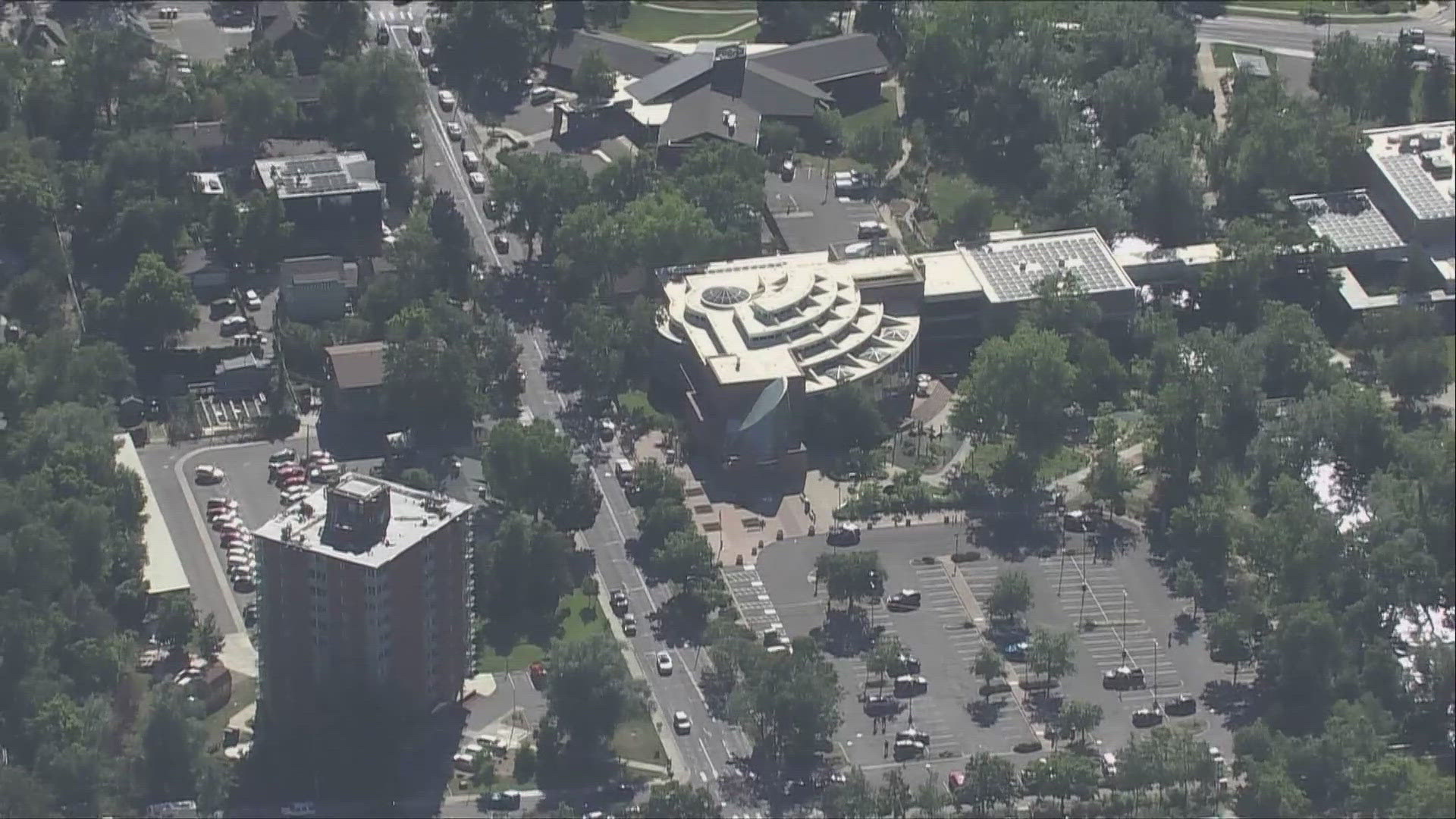 Police investigate shooting in southwest Denver | 9news.com