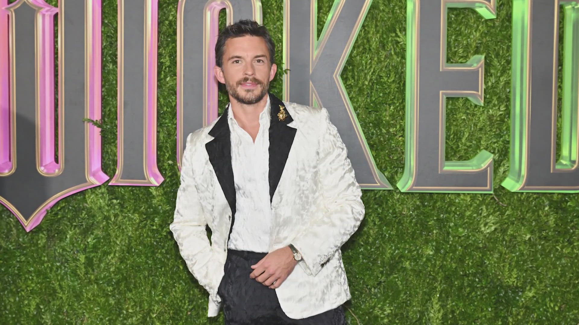 'People' reveals 2025 Sexiest Man Alive is Jonathan Bailey | 9news.com