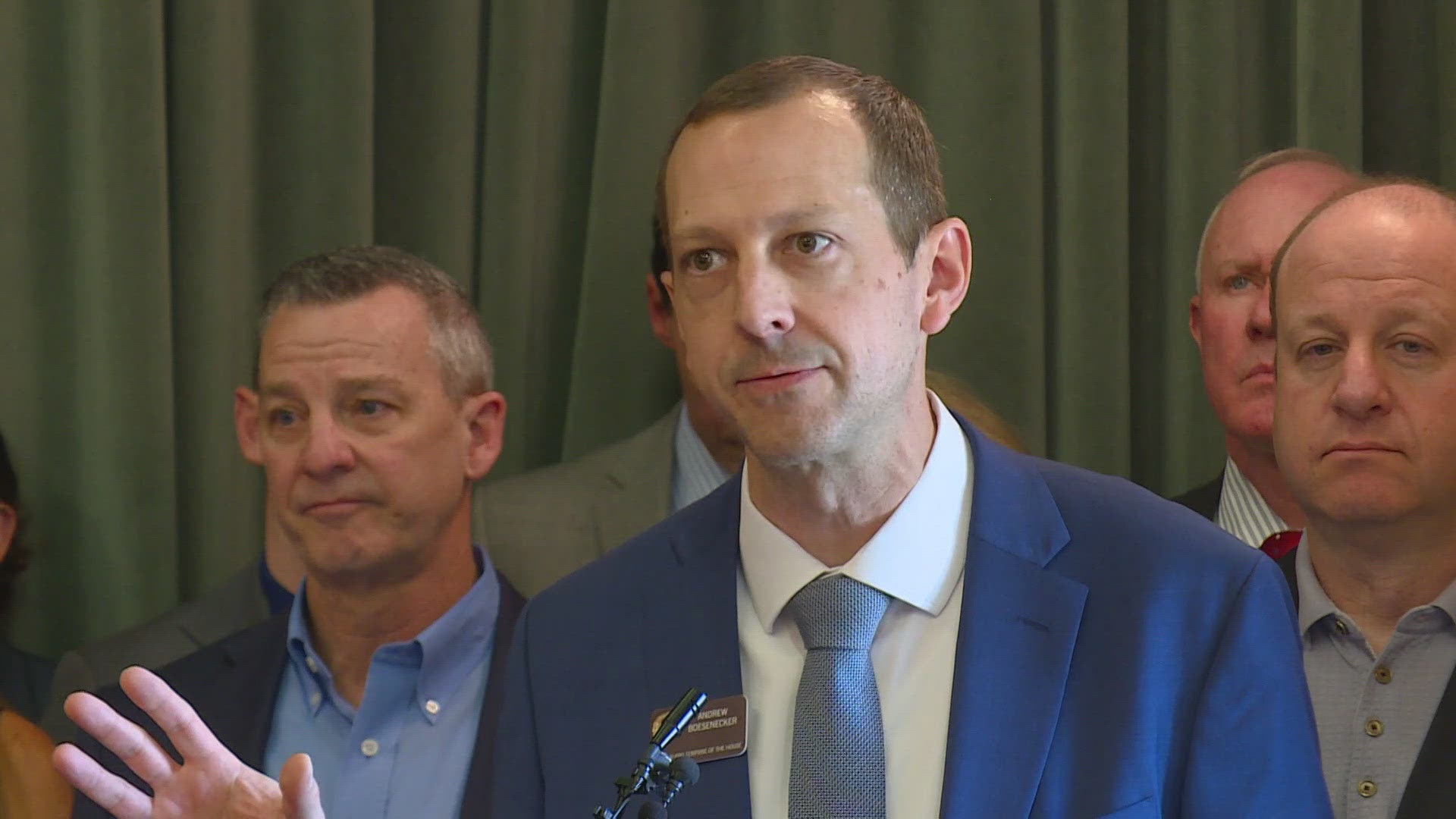 Doncic drills a buzzer-beating OT jumper as Lakers beat Nuggets | 9news.com