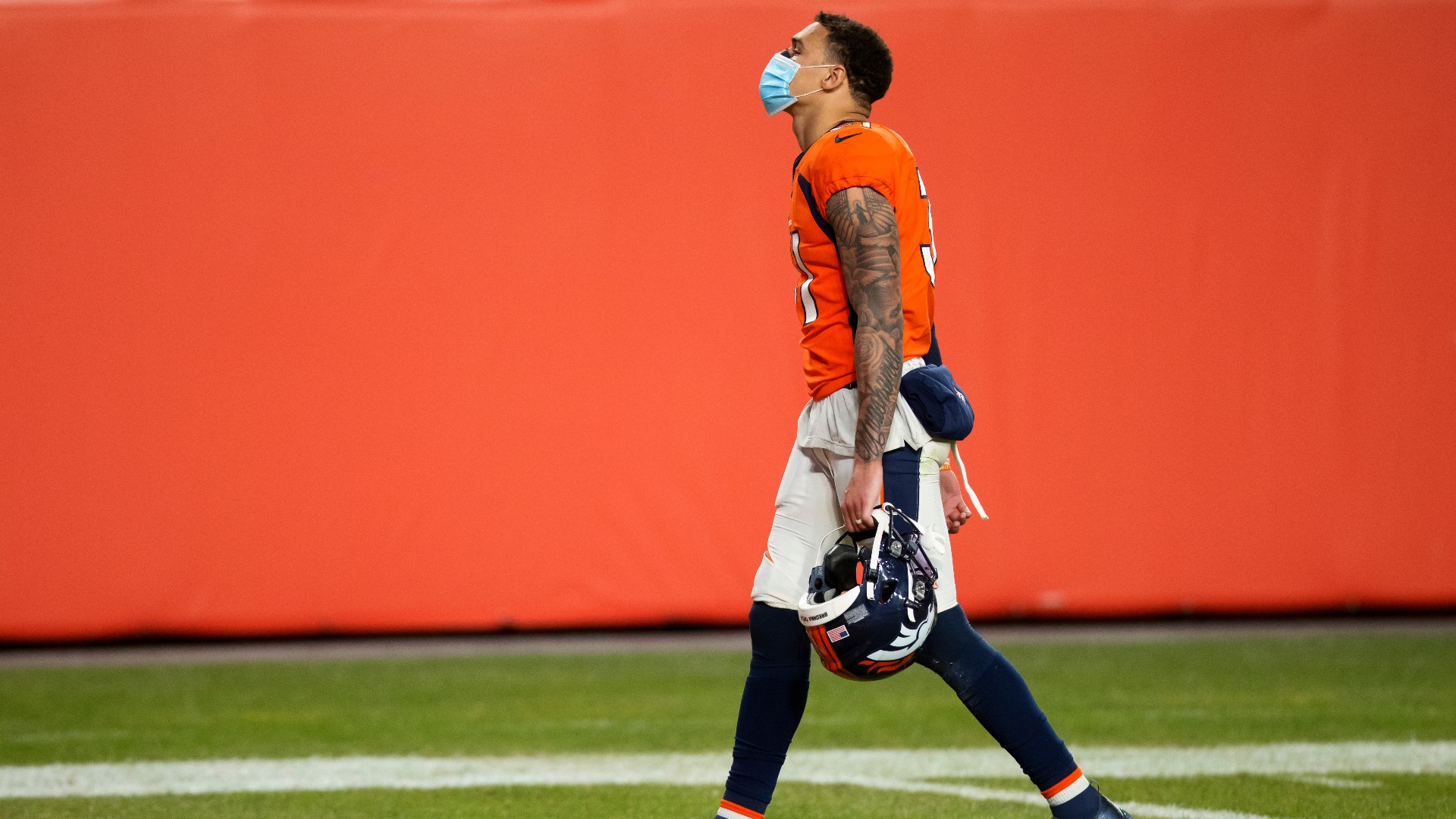 Denver Broncos notes: Simmons contract returns to spotlight | 9news.com
