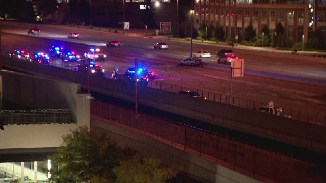 Crash sends 6 to hospital, causes I-25 closure south of Denver | 9news.com