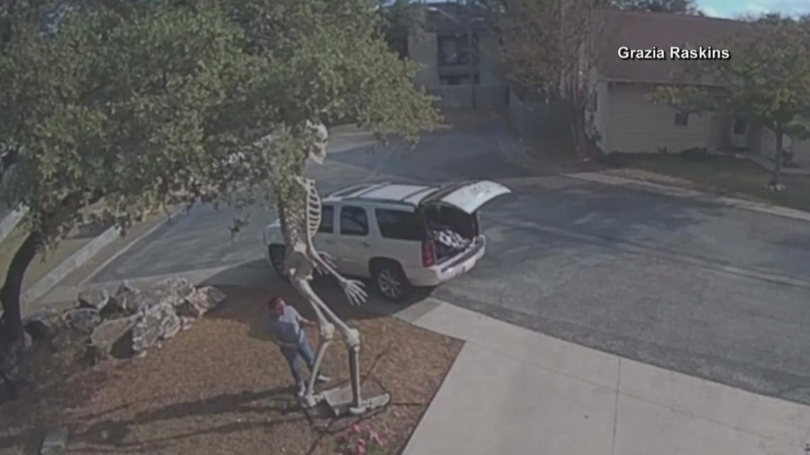 Giant skeleton stolen by a thief in Austin | 9news.com