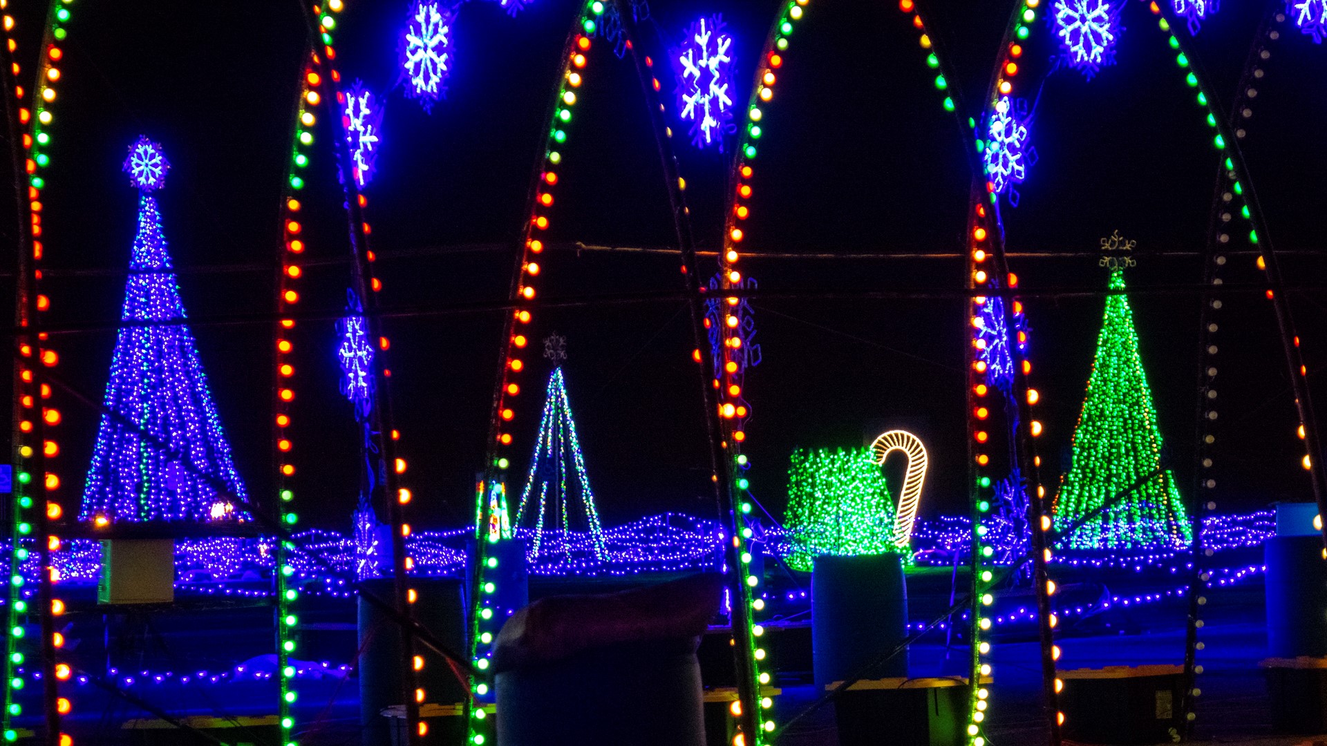Drive-through Christmas lights display coming to Red Rocks | 9news.com