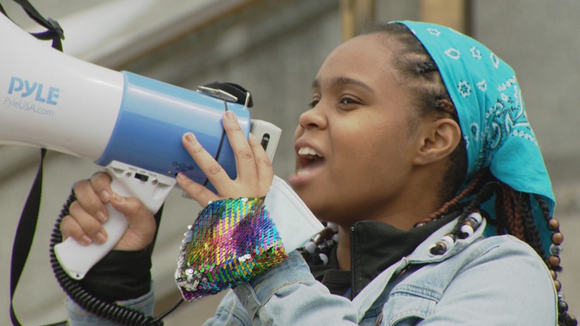 Teenage activist draws hundreds to state Capitol | 9news.com