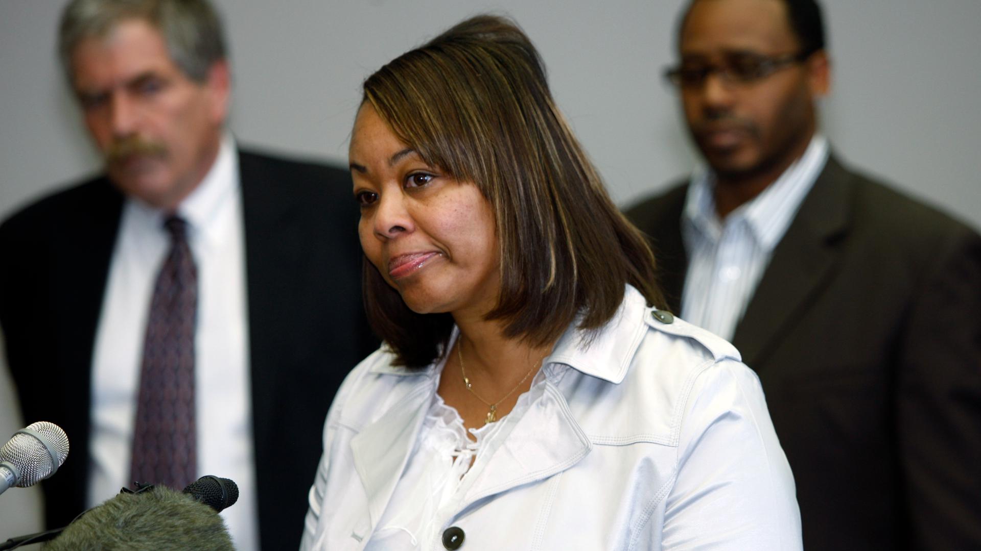 Rosalind Williams, mom of former Broncos cornerback Darrent Williams ...