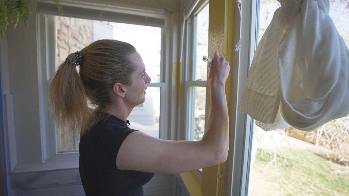 Kelly Loving's friend paints lanai in her honor | 9news.com