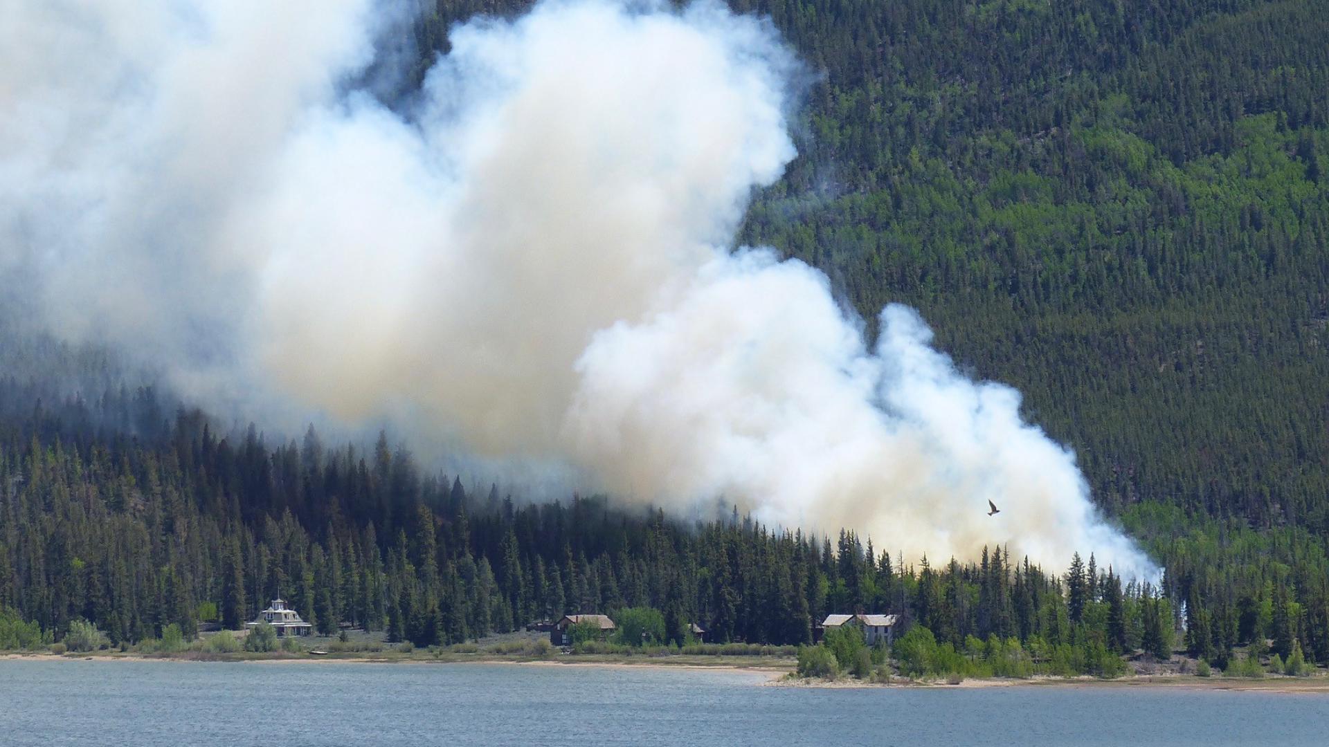 Wildfire burns more than 400 acres near Twin Lakes, Colorado | 9news.com