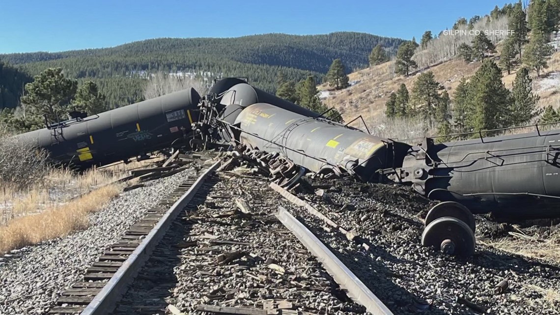 Train derailment causes rail traffic delays in Gilpin County | 9news.com