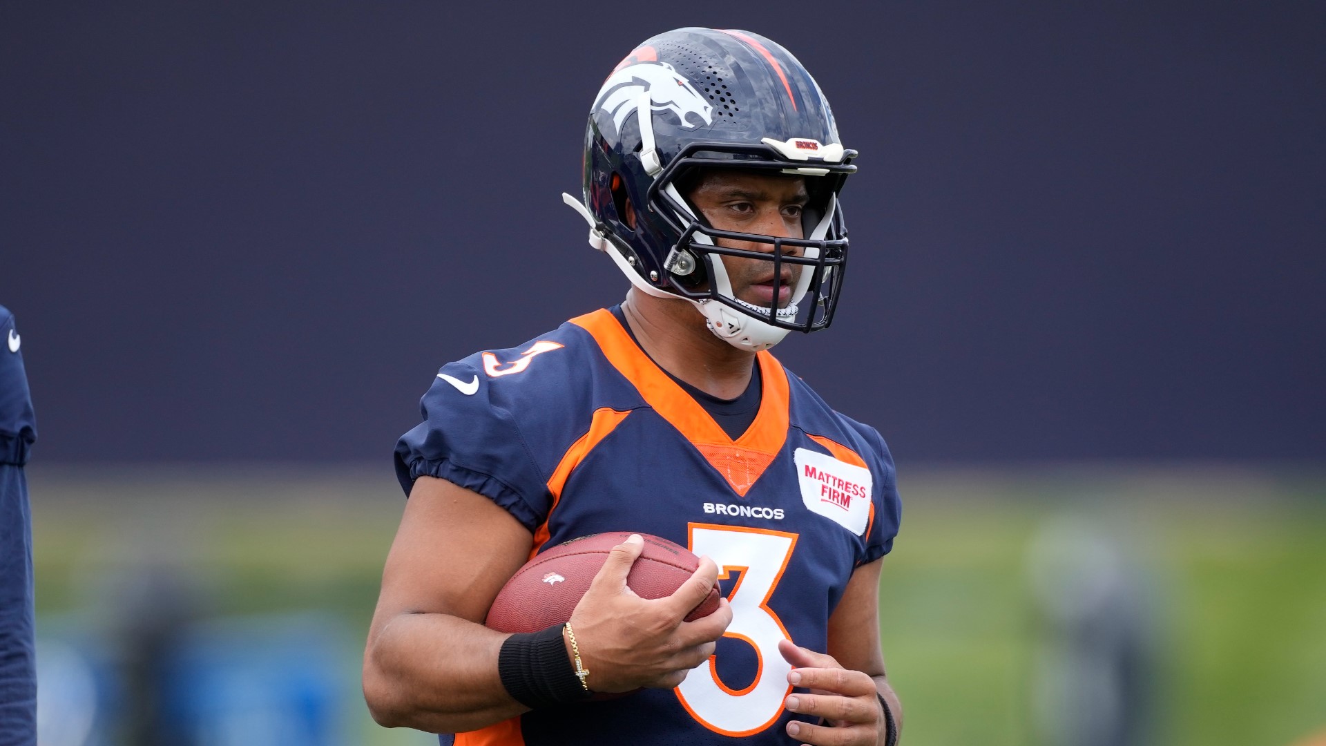 Team Wilson helps Wilson spread passing academy to Denver | 9news.com