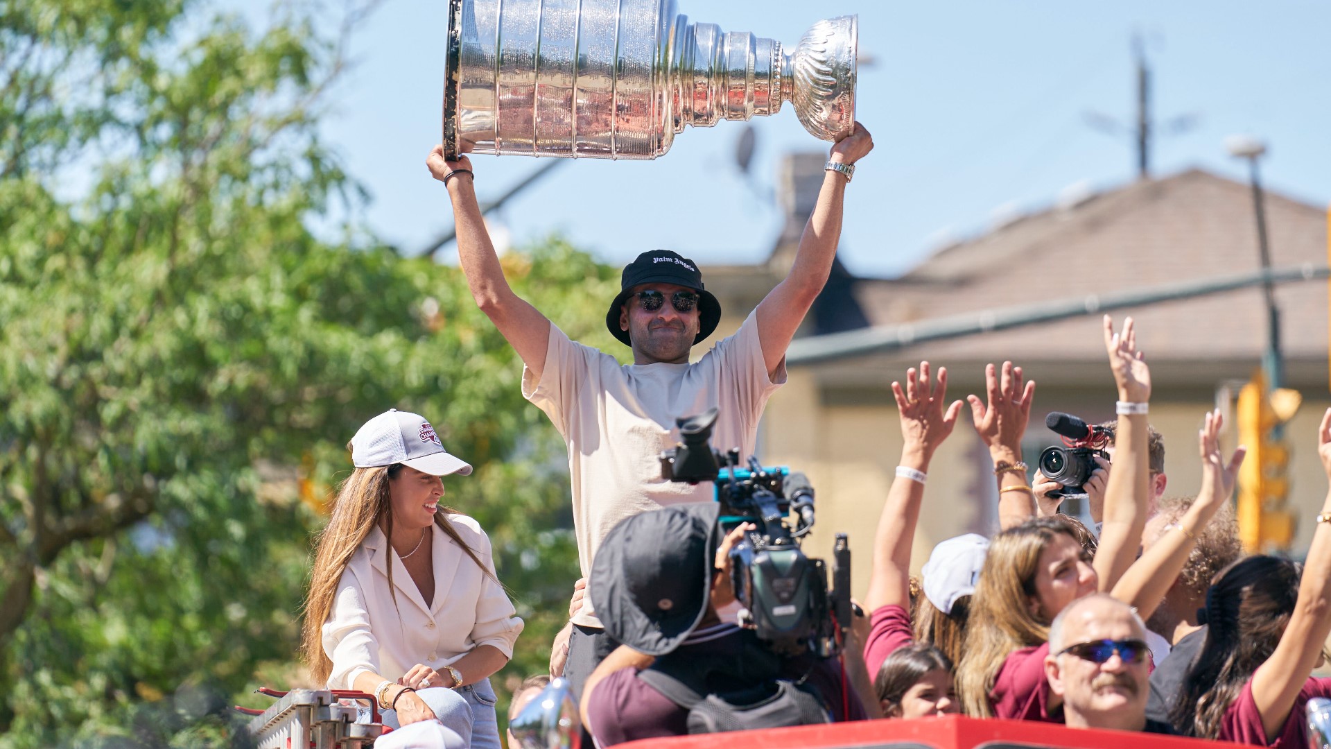 Nazem Kadri brings the Stanley Cup to hometown mosque | 9news.com