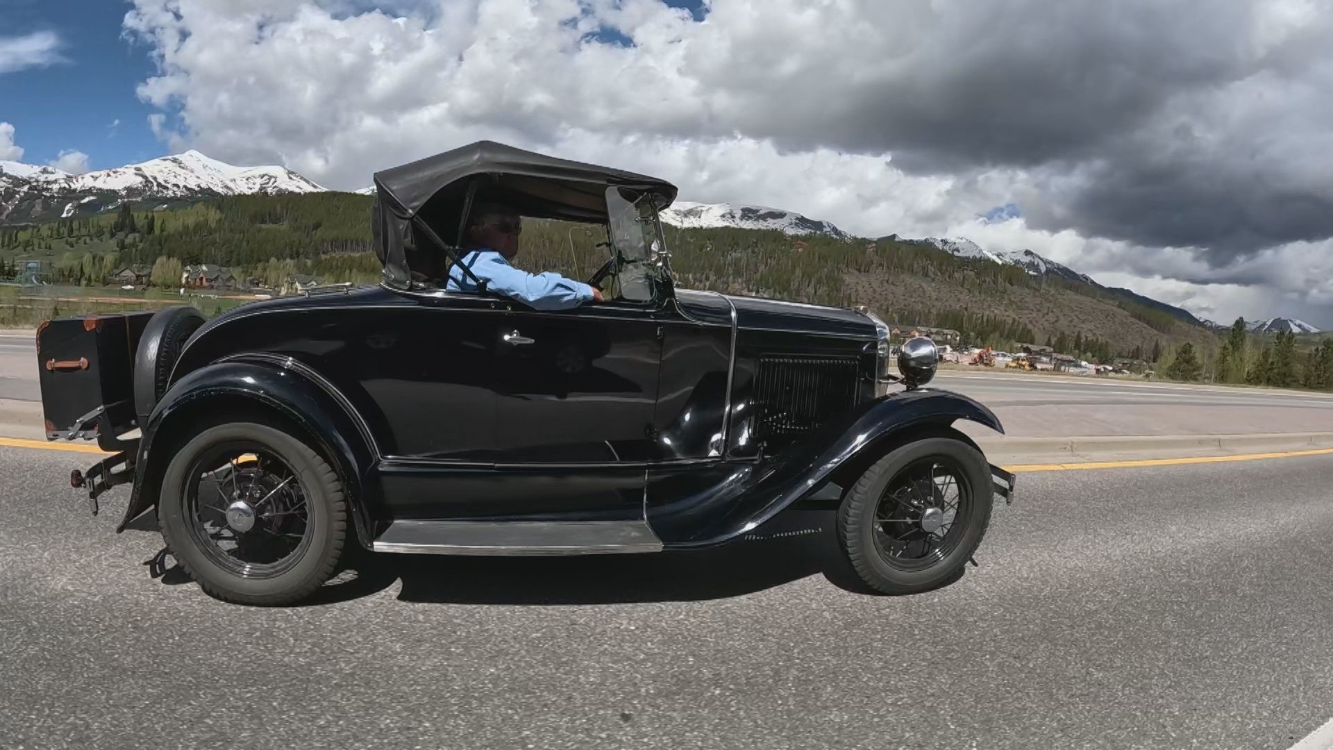 Model A cars rolling into Breckenridge | 9news.com