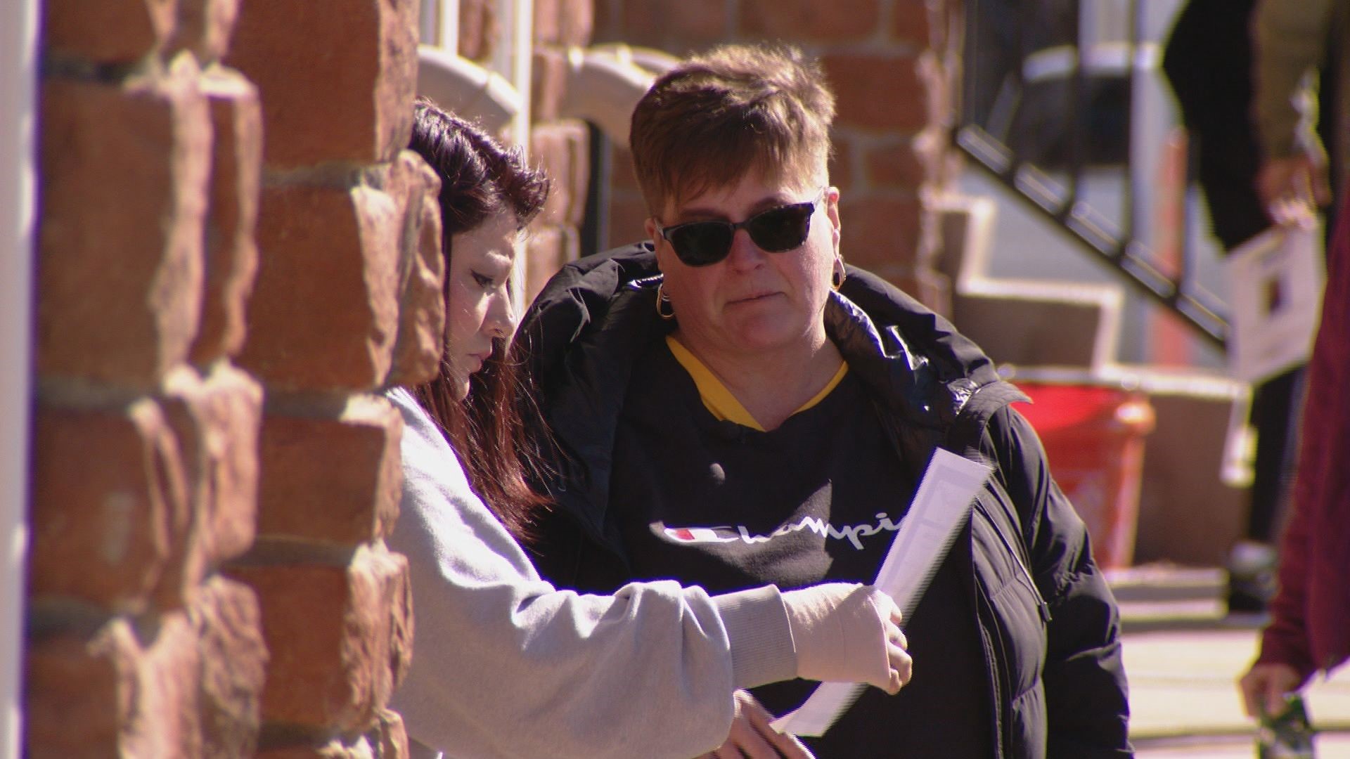 Volunteers, family, friends search for missing Denver mom | 9news.com