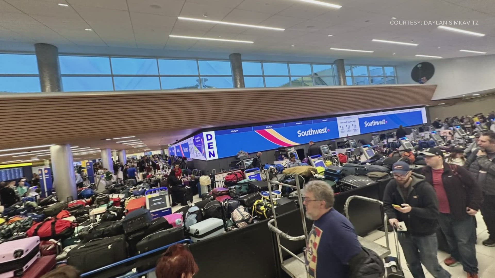 Hundreds of flights canceled, delayed at Denver's airport Sunday amid ...
