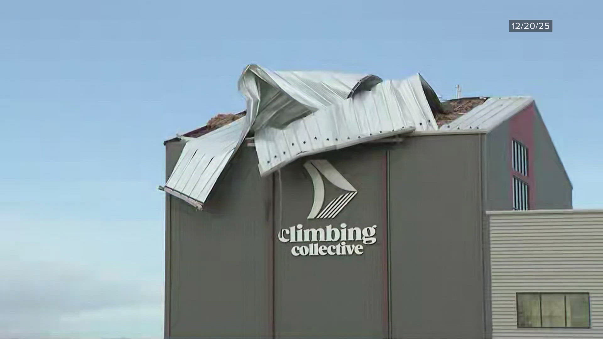 Old rivals Bruins, Canadiens drop gloves at opening faceoff | 9news.com