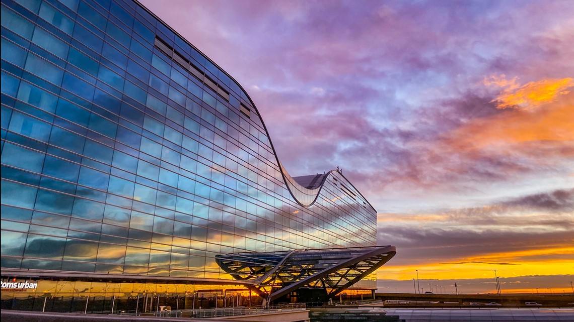 United Airlines gets approval for 24 new gates at DIA | 9news.com