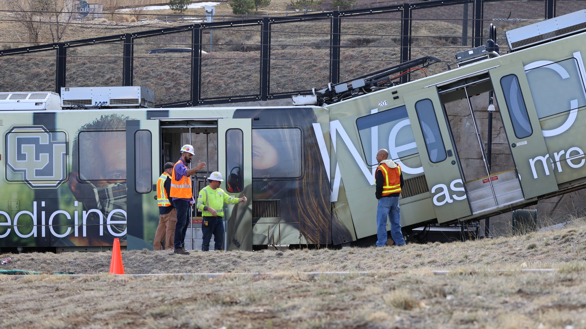RTD train derails near Jefferson County Government Center | 9news.com