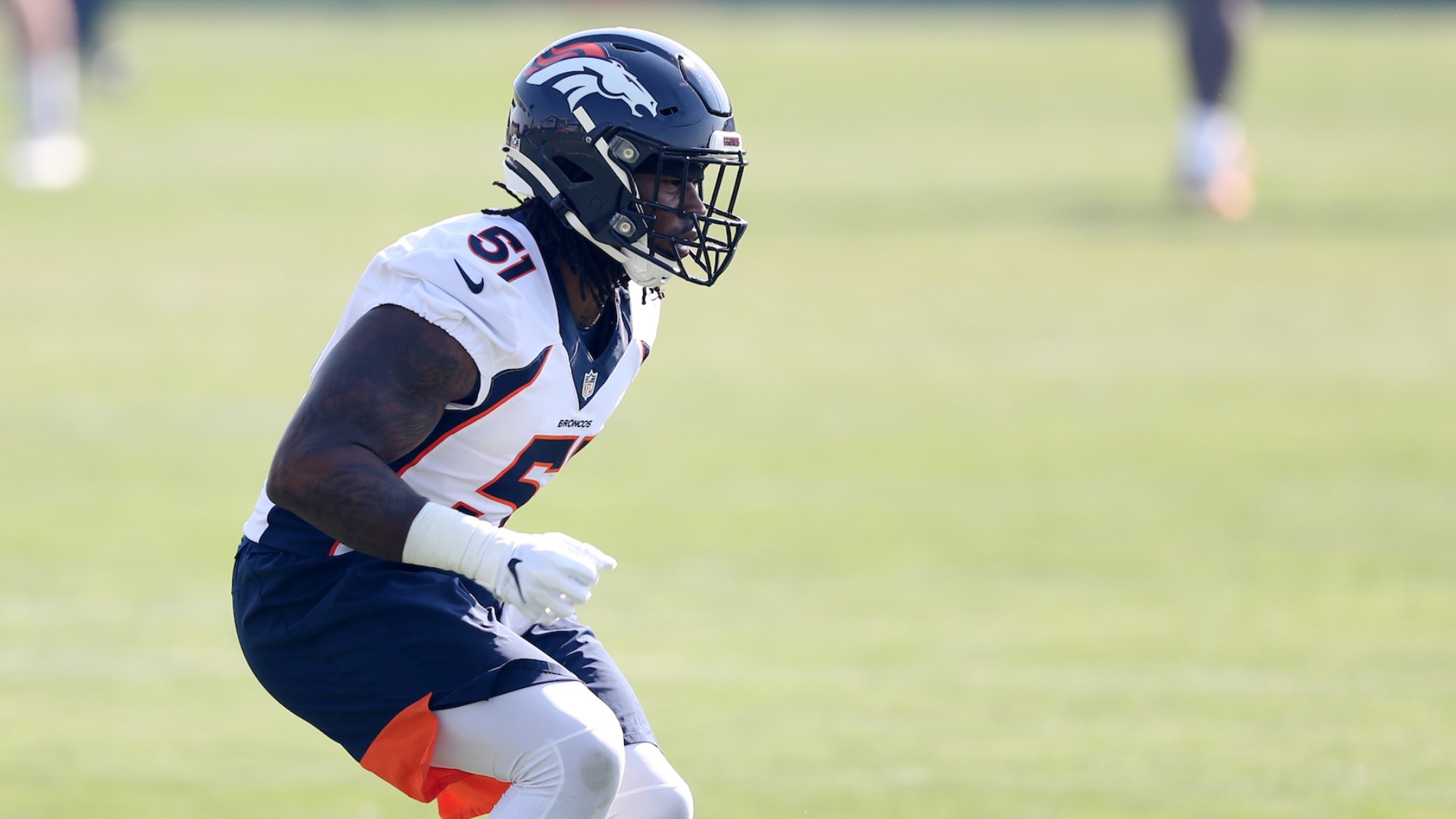 Broncos linebacker Todd Davis carted off training camp 2020 | 9news.com
