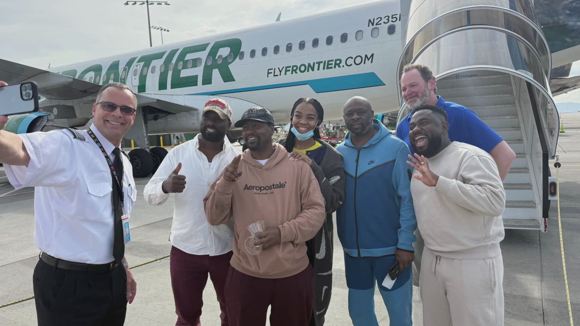 Marine veteran stops emergency door incident mid-flight | 9news.com