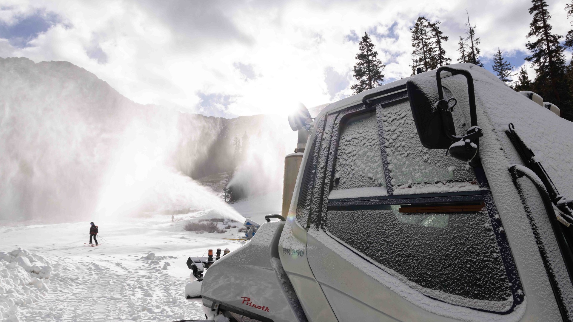 Arapahoe Basin is first Colorado ski area to open for season | 9news.com