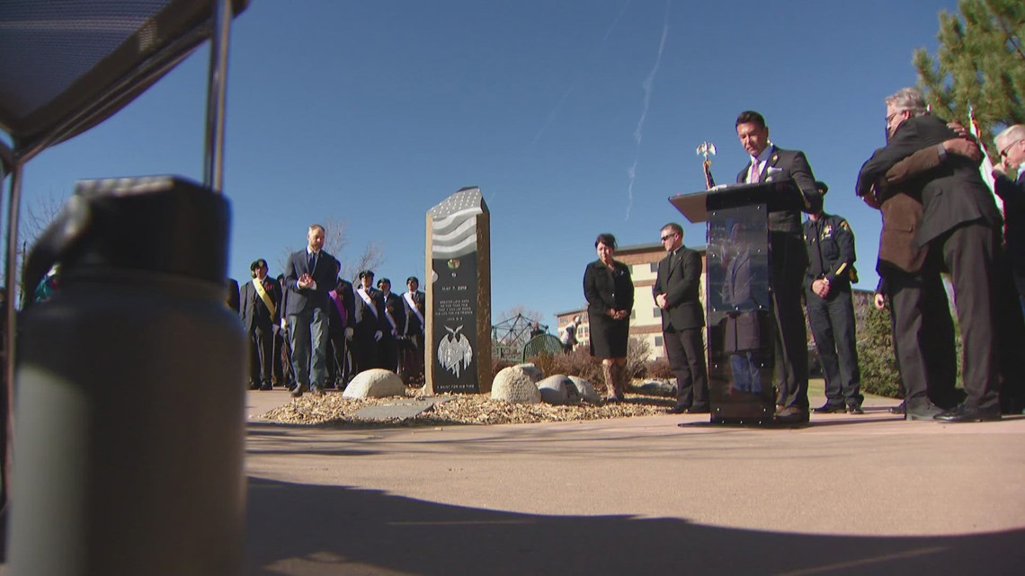 Kendrick Castillo memorial monument unveiled in Highlands Ranch | 9news.com