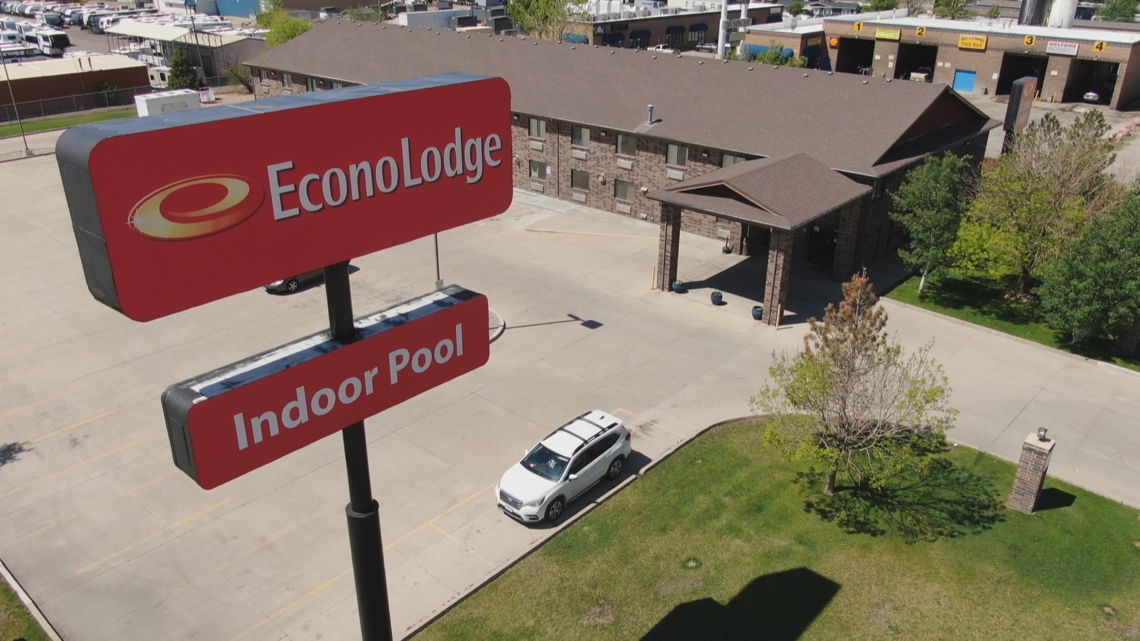 Women win lawsuit against Longmont hotel | 9news.com