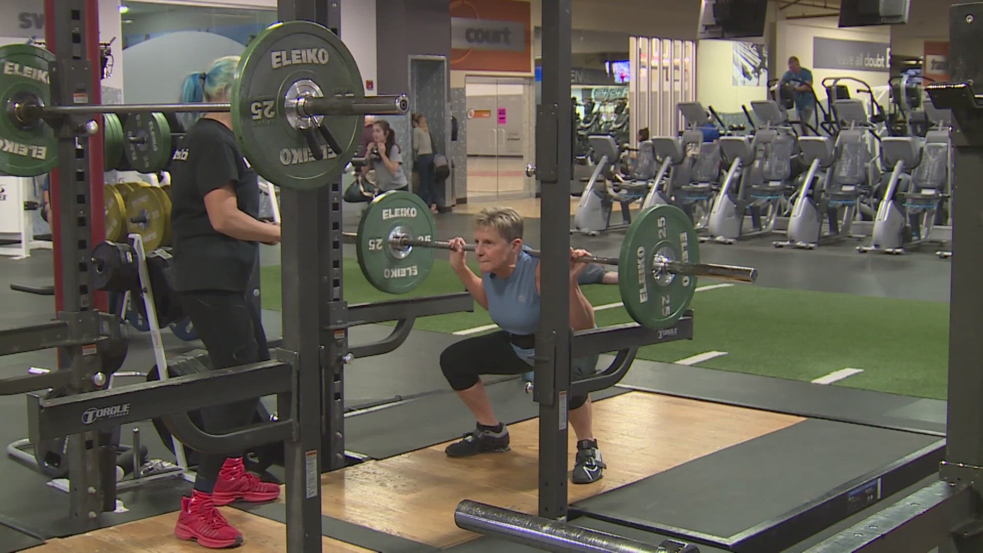 Retirement redefined: 68-year-old woman sets powerlifting records ...