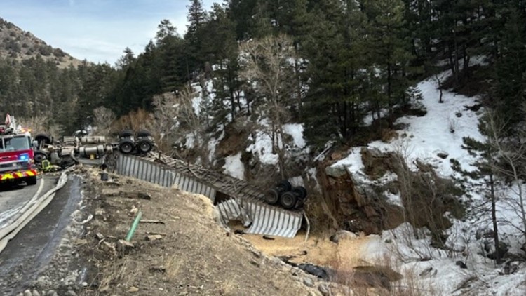 Semi crash closes Colorado Highway 285 | 9news.com