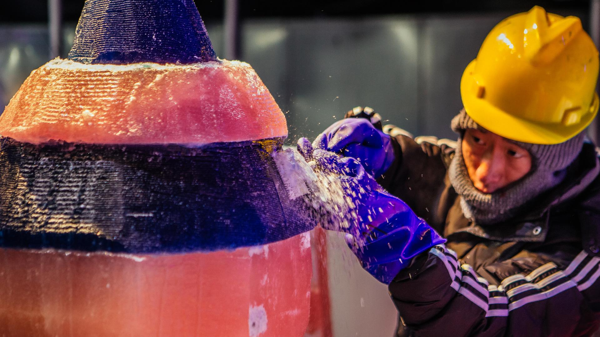 Ice artisans begin carving 'Polar Express' exhibition in Aurora | 9news.com